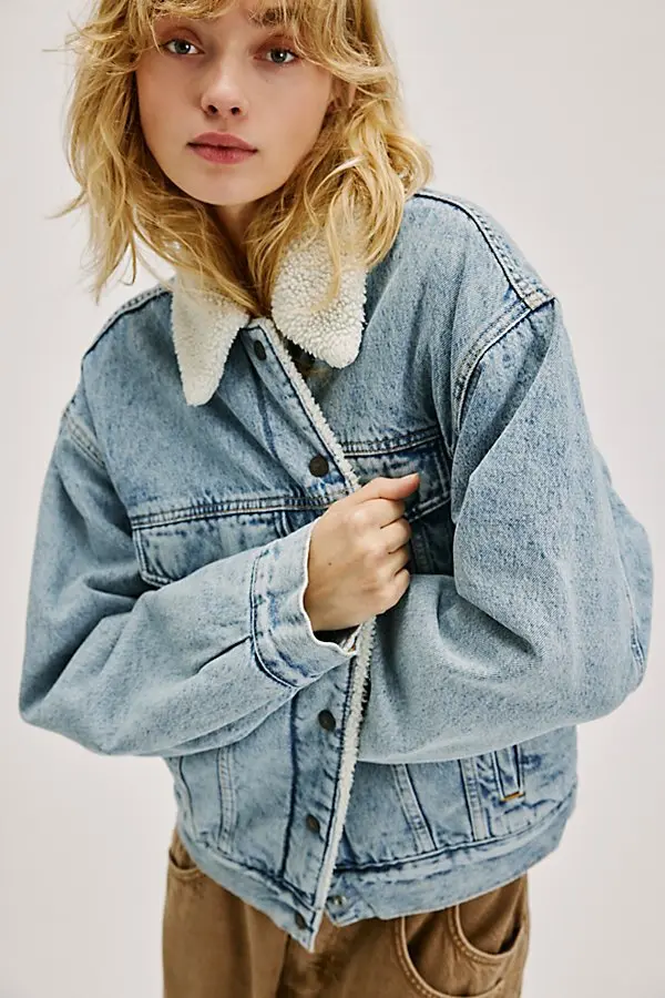 LEVI'S 90s Sherpa Trucker Jacket