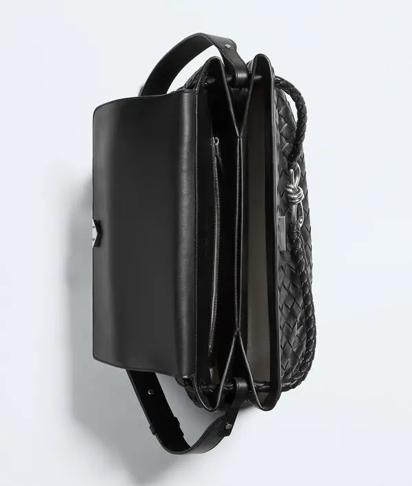 Bottega Veneta Medium Andiamo Messenger Bag - Black