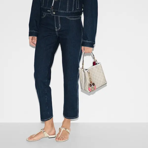 Gucci Gg Emblem Bucket Bag - Beige