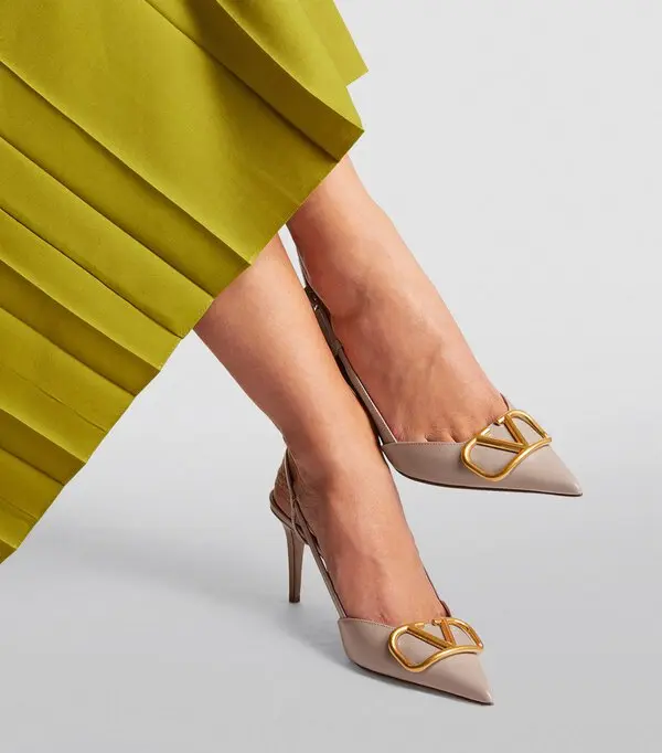 Valentino Garavani Vlogo Slingback Pumps - Nude