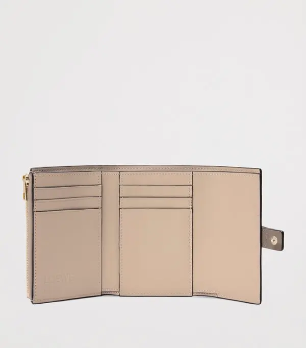 Loewe Small Calfskin Vertical Wallet - Brown
