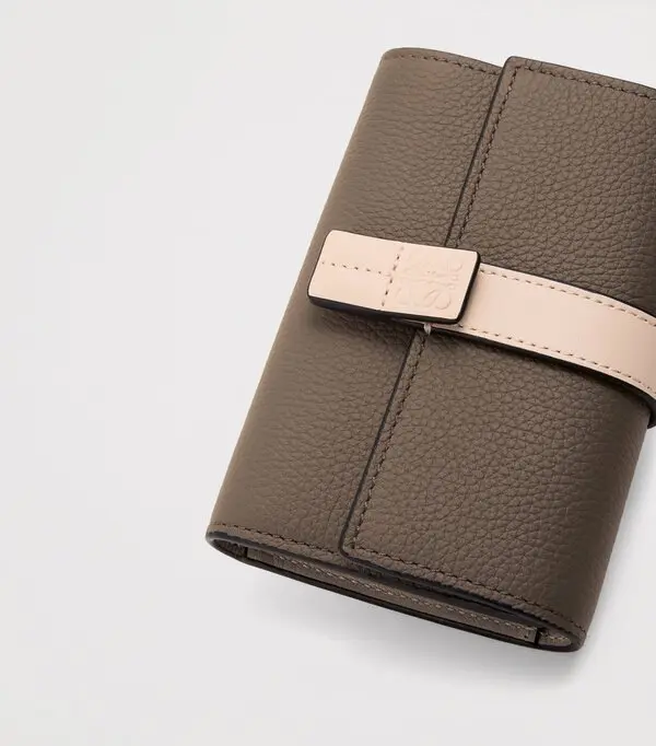 Loewe Small Calfskin Vertical Wallet - Brown