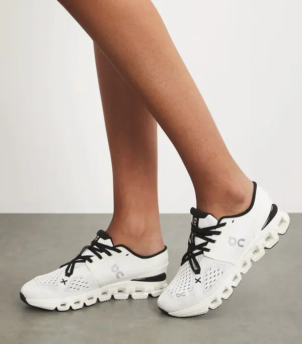 On X 4 Trainers - Ivory