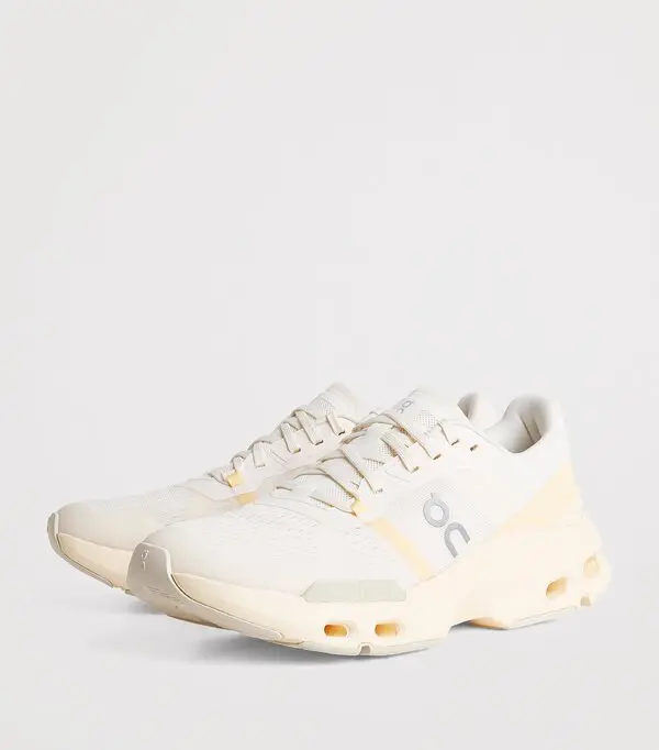 On Cloudpulse Trainers - White