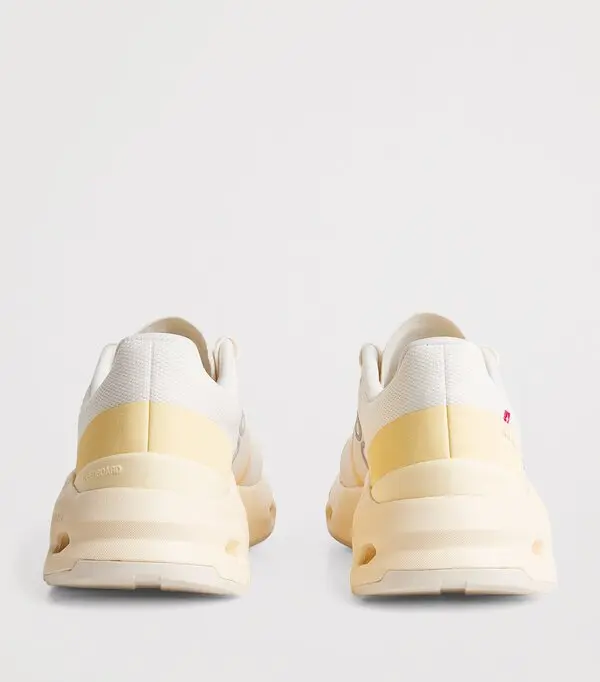 On Cloudpulse Trainers - White