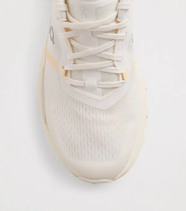 On Cloudpulse Trainers - White