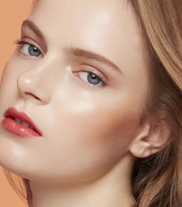 CLE DE PEAU BEAUTE The Luminizing Face Enhancer