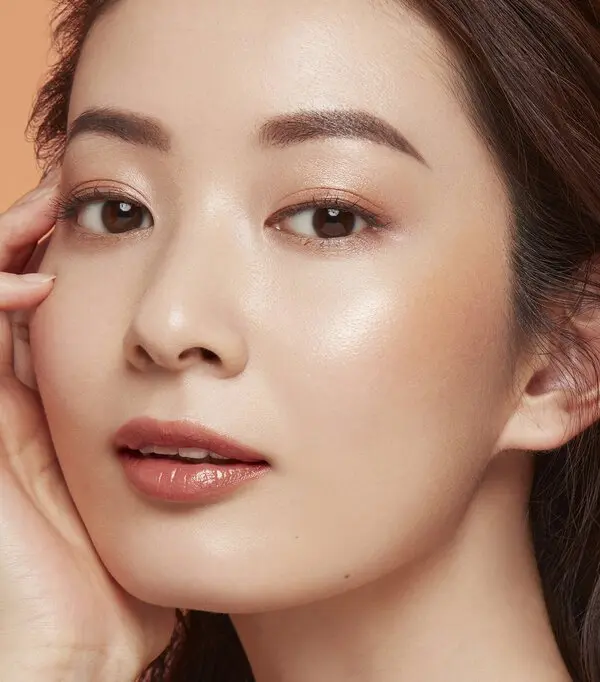 CLE DE PEAU BEAUTE The Luminizing Face Enhancer