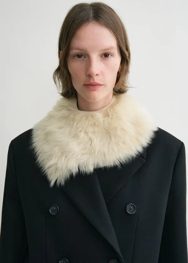 TOTEME Silky Shearling Collar