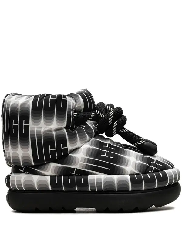 UGG Classic Maxi Wavelength Short Boots - Black
