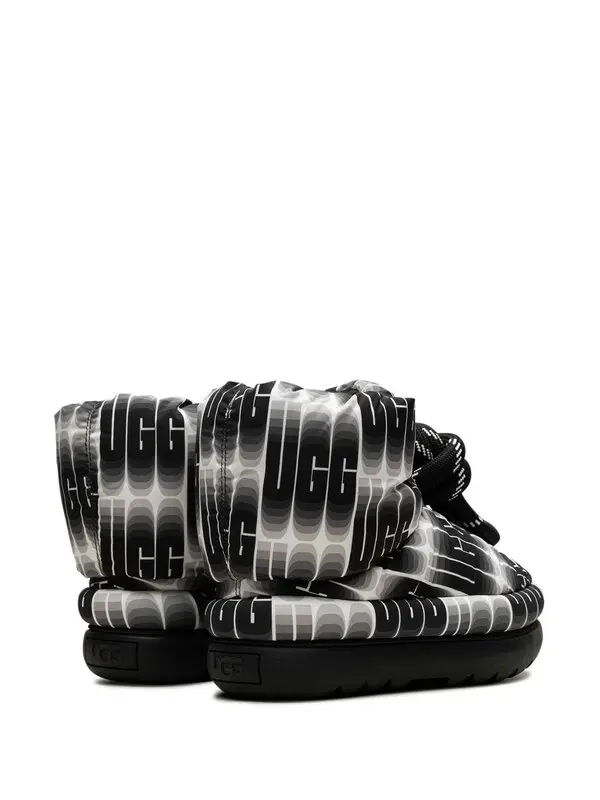 UGG Classic Maxi Wavelength Short Boots - Black