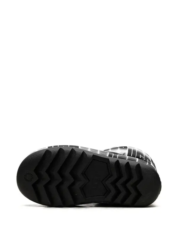 UGG Classic Maxi Wavelength Short Boots - Black