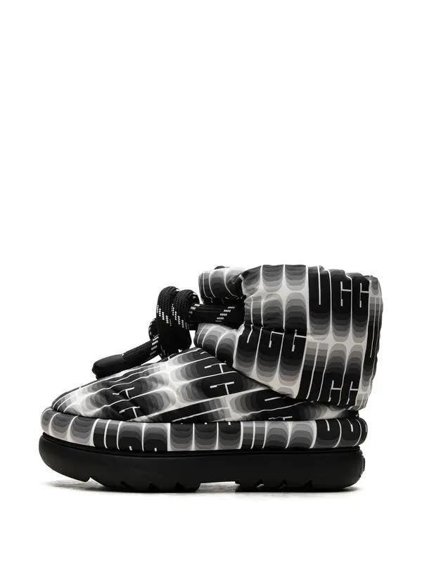 UGG Classic Maxi Wavelength Short Boots - Black