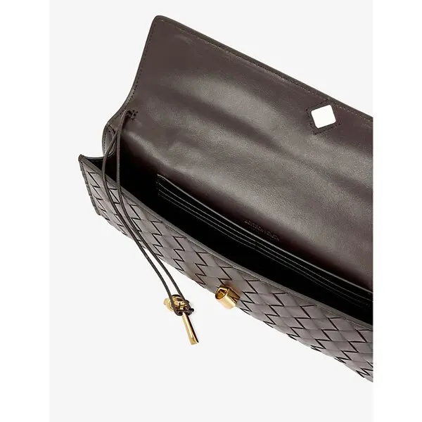 Bottega Veneta Andiamo Leather Clutch - Fondant-m Brass