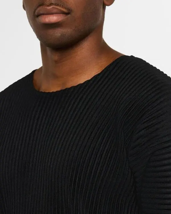 Issey Miyake Apos;s Pleated T-shirt - Black