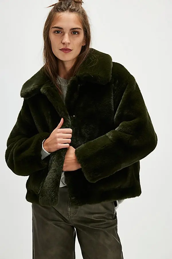 Jakke Traci Cropped Faux Fur Coat In Forest Green 59% Off