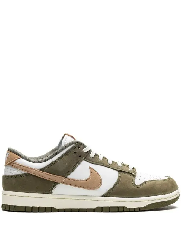 Nike Dunk Low Sneakers