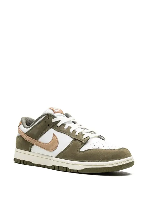 Nike Dunk Low Sneakers