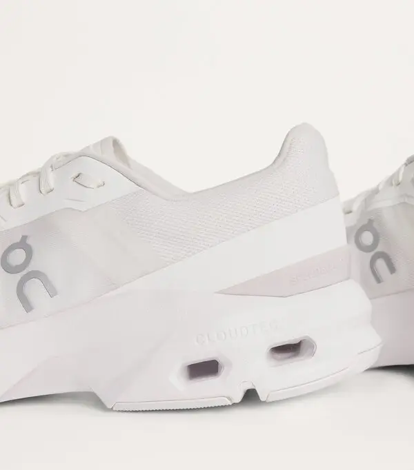 On Cloudpulse Trainers - White