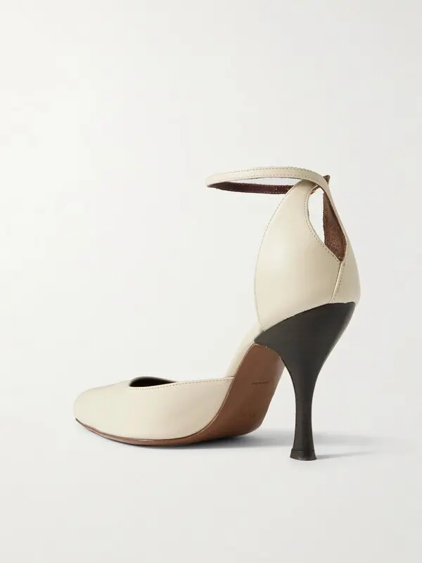 NEOUS Nekkar Leather Pumps