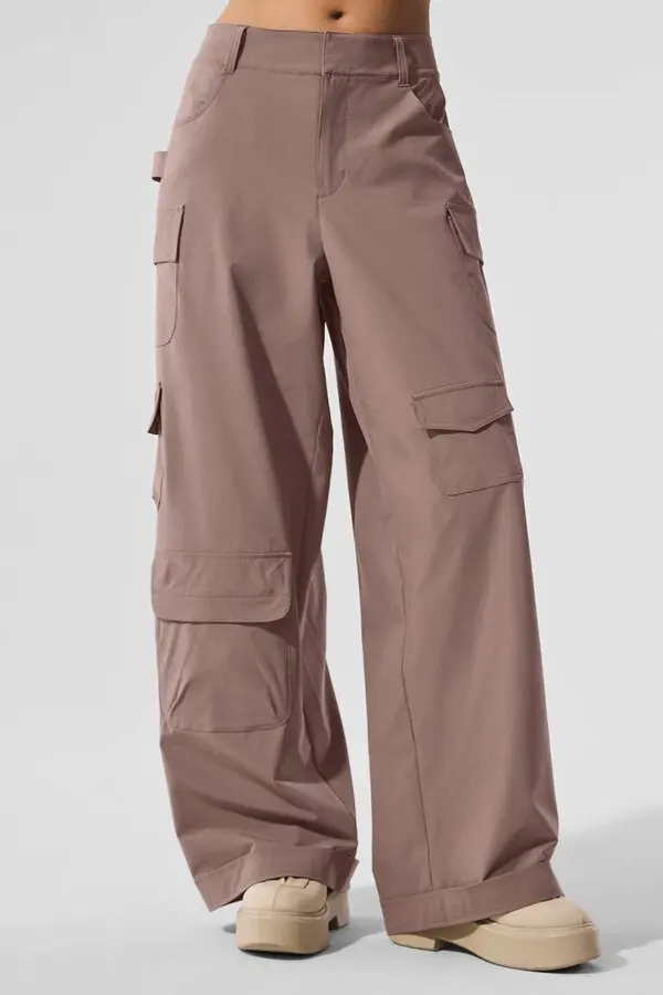 Alo Yoga Workwear Cargo Pants - Mushroom