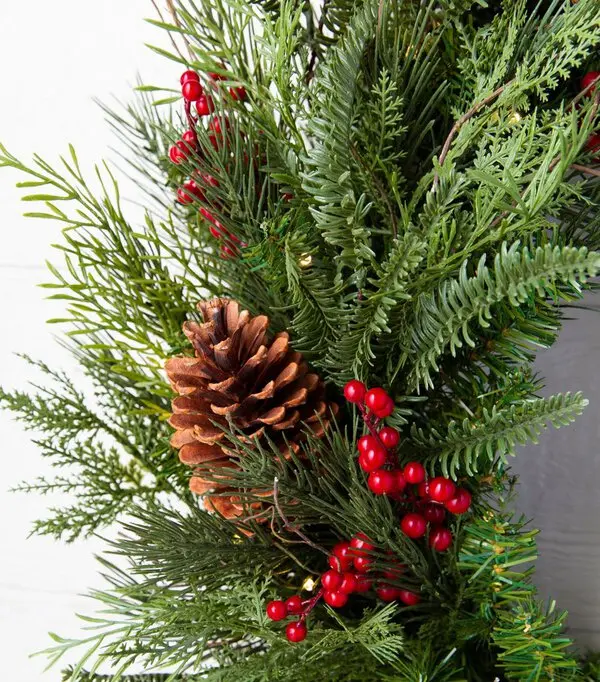 BALSAM HILL Outdoor Red Berry Wreath