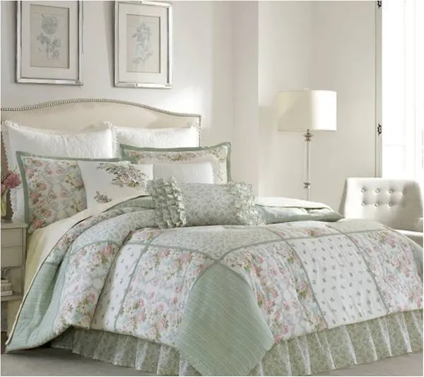 Laura Ashley Harper Bright Green King Comforter Set - One-color