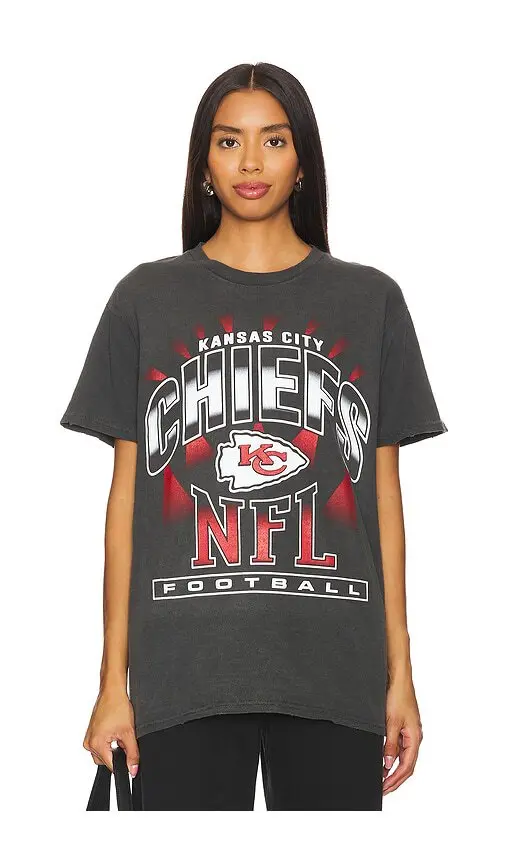 Junk Food Chiefs Chrome Vintage Tee In Charcoal