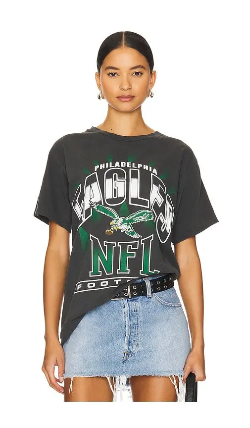 Junk Food Eagles Chrome Vintage Tee In Charcoal