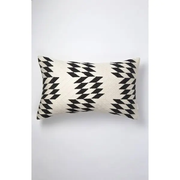 ARCHIVE NEW YORK Almolonga Handwoven Brocade Cotton Rectangle Quilt Pillow - Black And Ivory