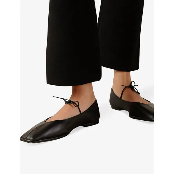 ALOHAS Sway Square-toe Leather Pumps