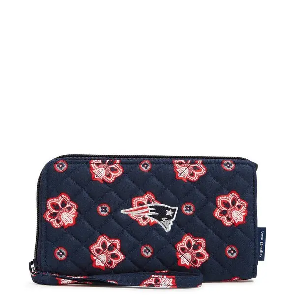 VERA BRADLEY Nfl Rfid Front Zip Wristlet In New England Patriots Bandana - Multicolor