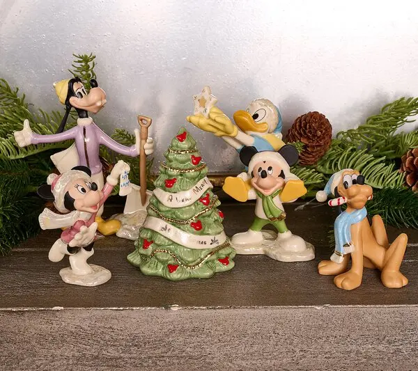 LENOX 5-piece Disney Winter Fun Licensed Figurine Set - One-color