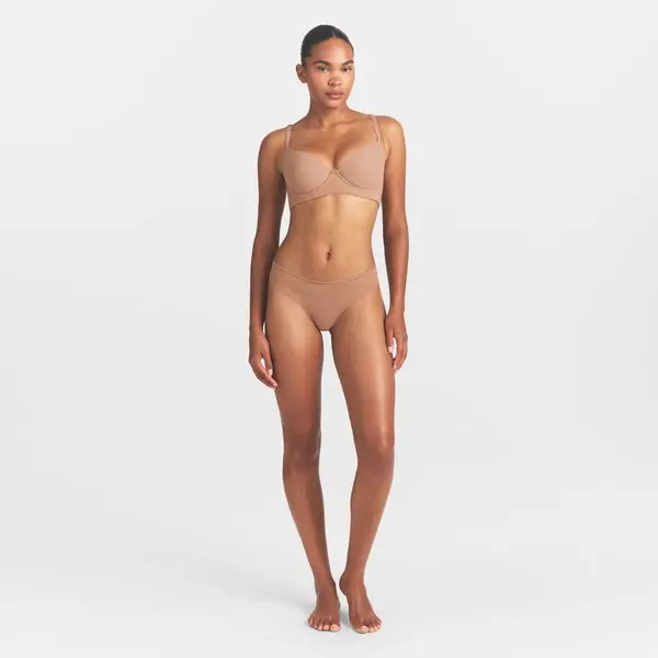 SKIMS Back Smoothing Full Coverage Bra | Medium Neutral | | Fits Everybody - Sienna