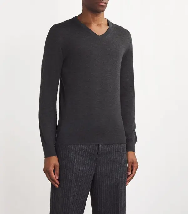 Johnstons Of Elgin Superfine Cashmere V-neck Sweater - Grey