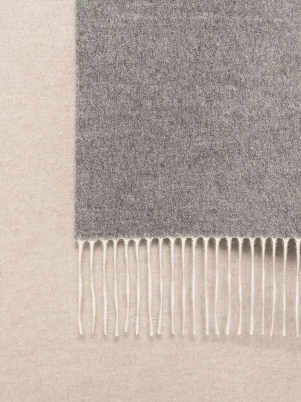 D4.0 Fringed Blanket