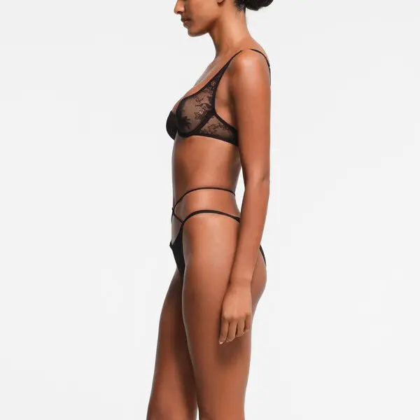 SKIMS Ultra Fine Lace Skimpy Scoop Bra