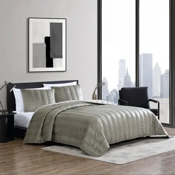 Vera Wang Velvet Linear Stitch 3 Piece Quilt Set, King - Silver Leaf