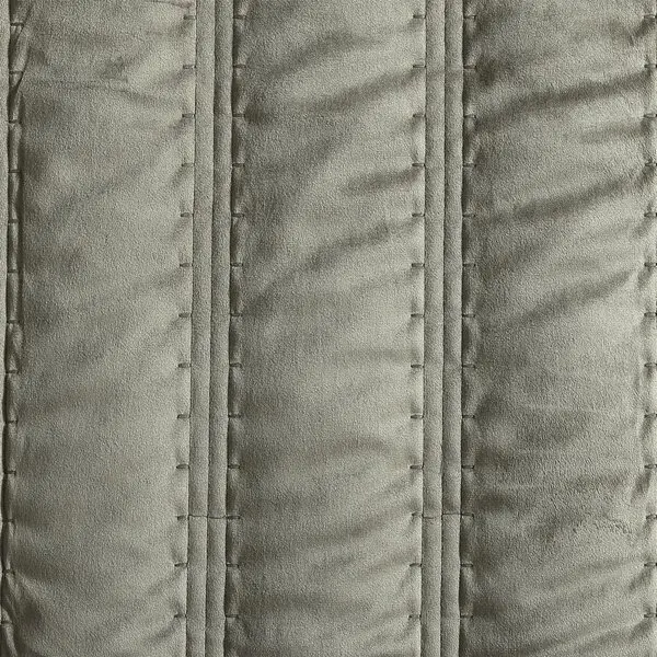 Vera Wang Velvet Linear Stitch 3 Piece Quilt Set, King - Silver Leaf