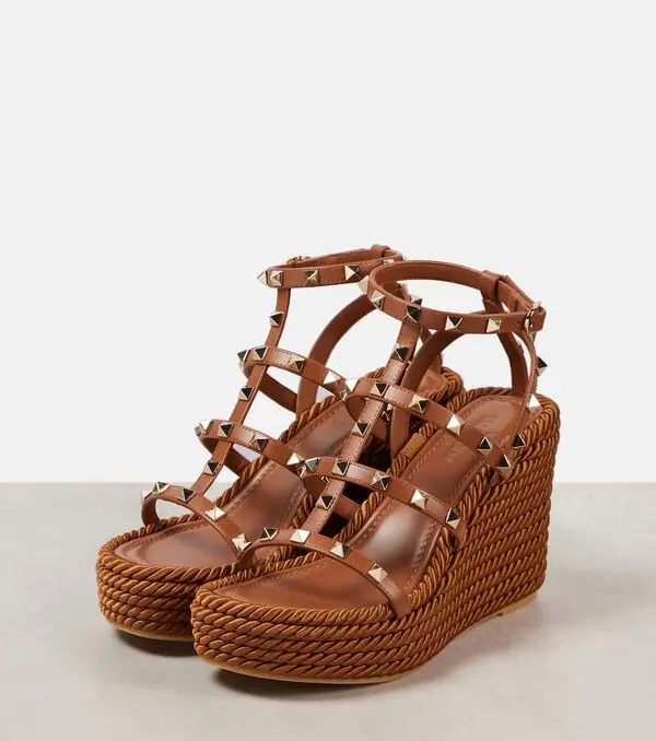 Valentino Garavani Rockstud Torchon 95 Leather Espadrille Wedges - Brown