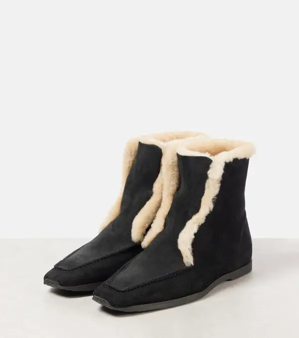 TOTEME Shearling-lined Leather Ankle Boots - Black