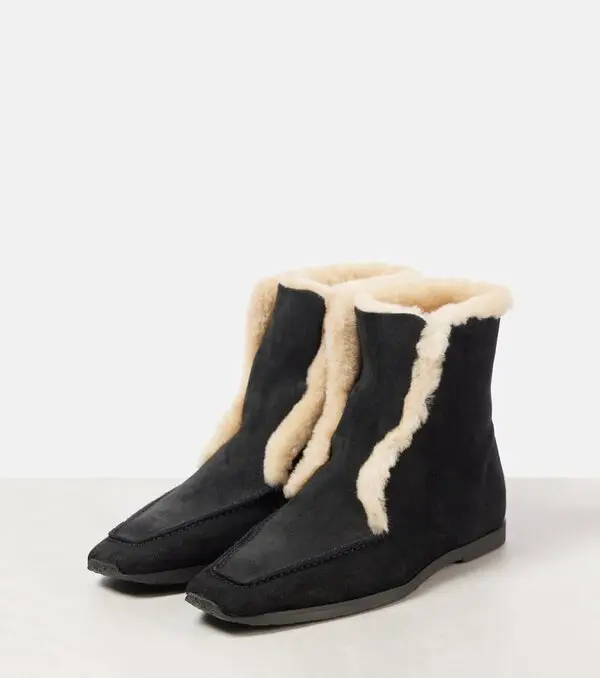 TOTEME Shearling-lined Leather Ankle Boots - Black