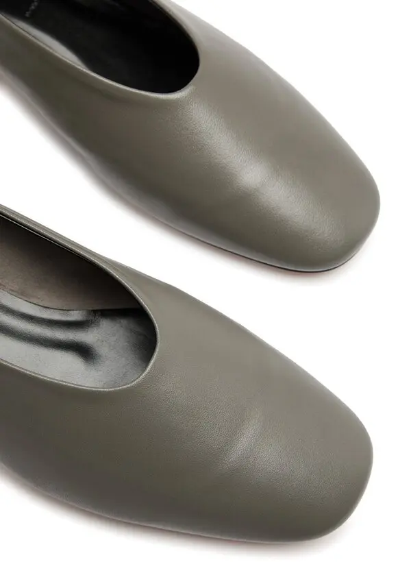 AeydĒ Delia 30 Leather Pumps