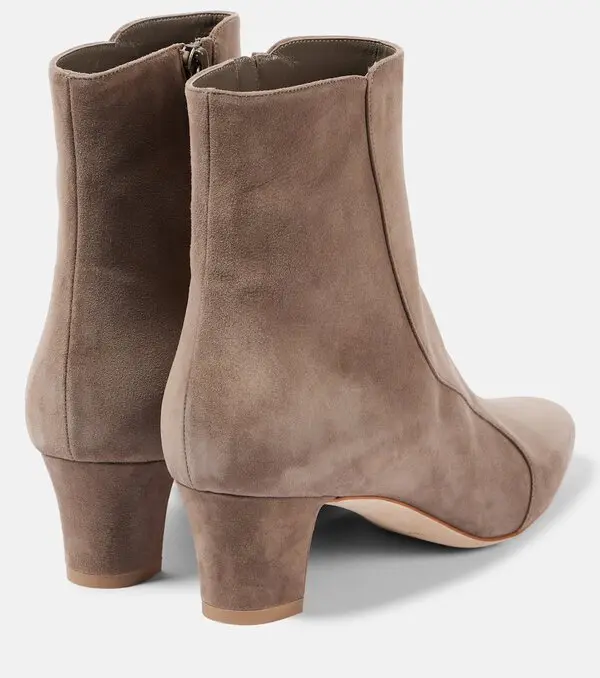 Manolo Blahnik Myconia 50 Suede Booties - Beige