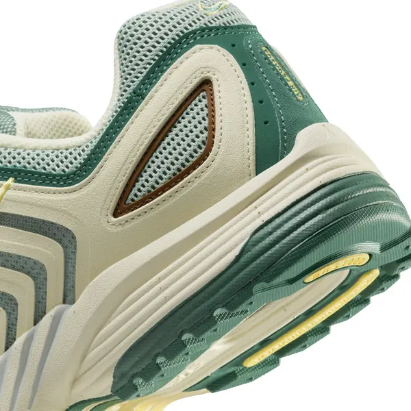 Nike Pegasus 2005 Athletic Shoes