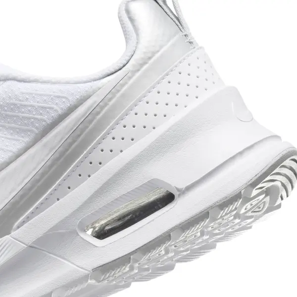 Nike Air Max Nuaxis Sneakers