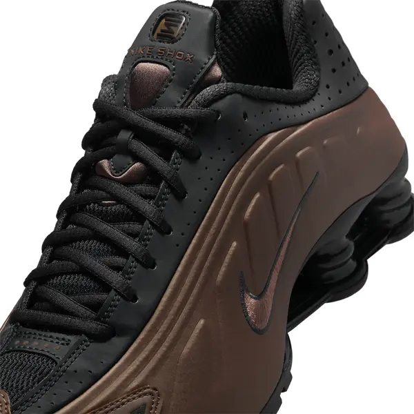 Nike Shox R4 Sneakers - Black