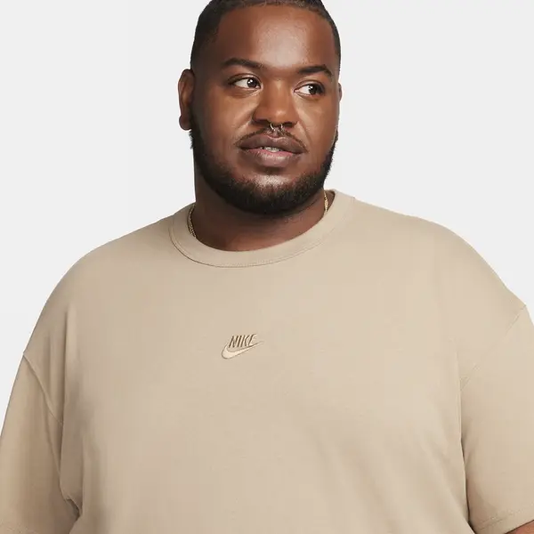 Nike Sportswear Premium Essentials T-shirt - Brown
