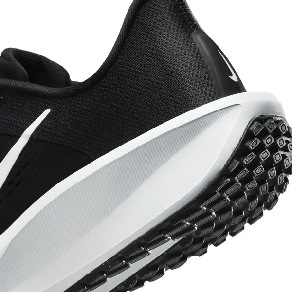Nike Quest Road Running Shoes