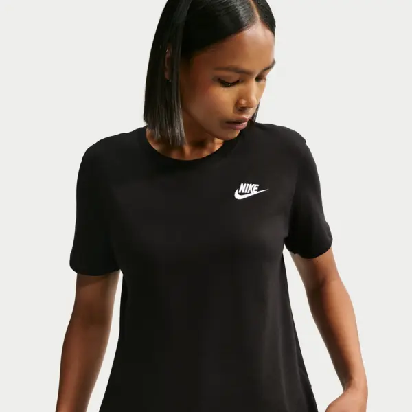 Nike Sportswear Club Essentials T-shirt - Black